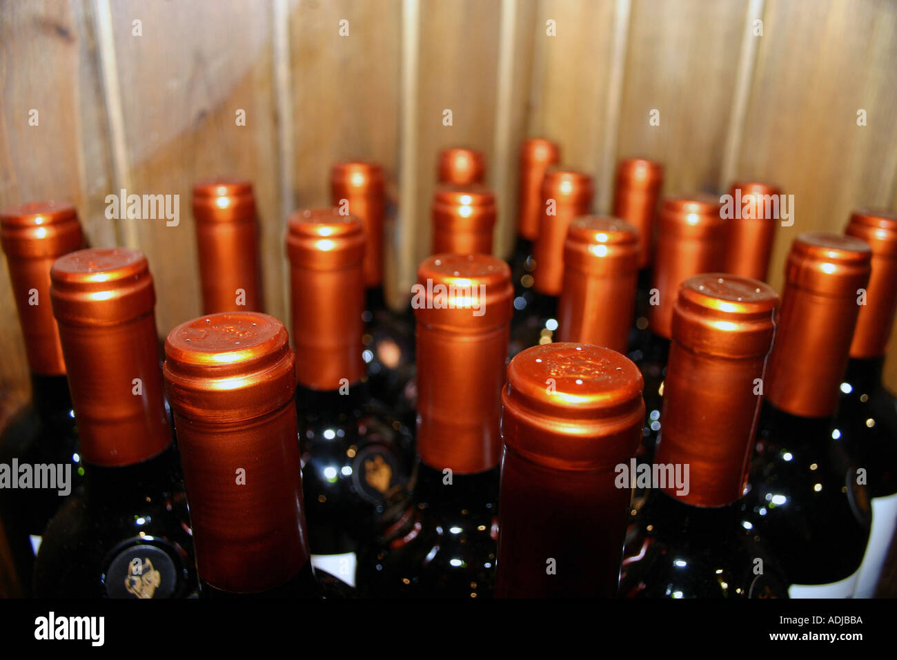 Bottles behind a bar hi-res stock photography and images - Alamy