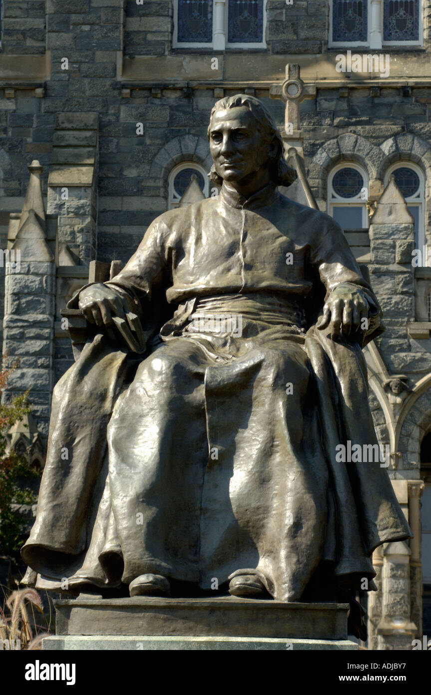 John Carroll first US Catholic bishop a statue at Georgetown University ...