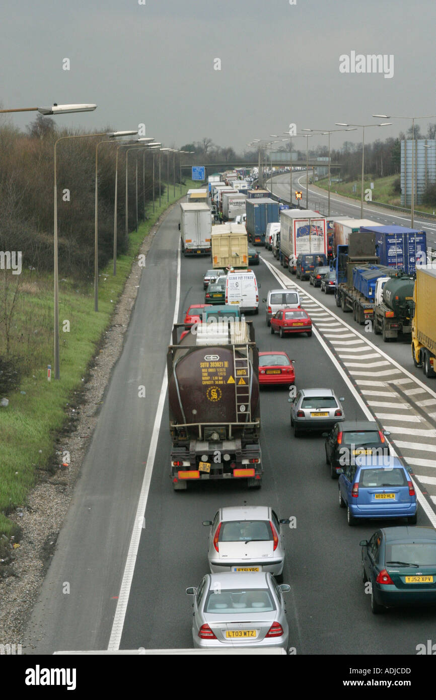 Traffic jam on the M25 motorway Stock Photo - Alamy