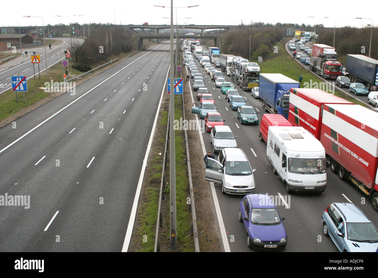 Traffic jam on the M25 motorway Stock Photo - Alamy