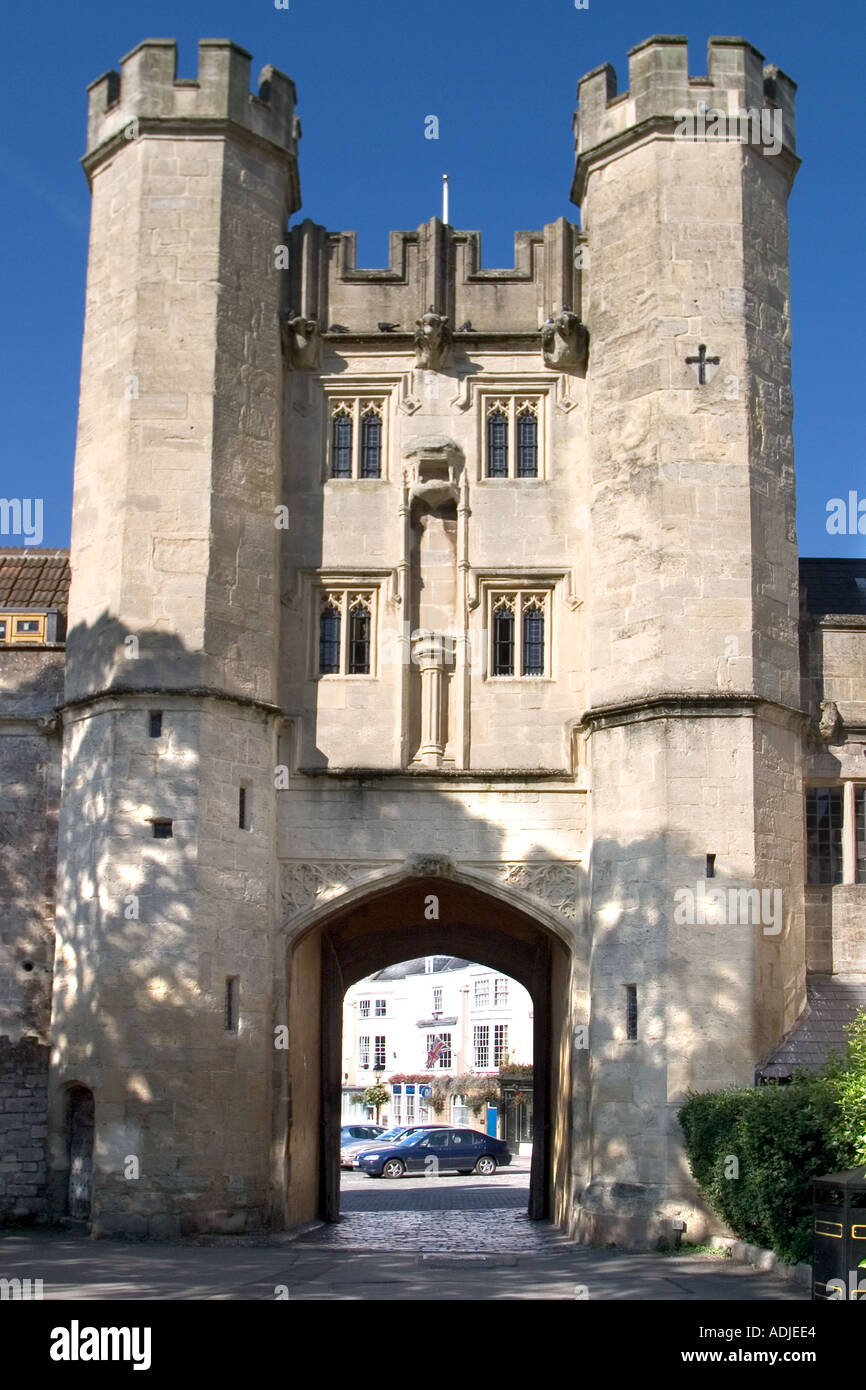 Medieval gateway hi-res stock photography and images - Alamy