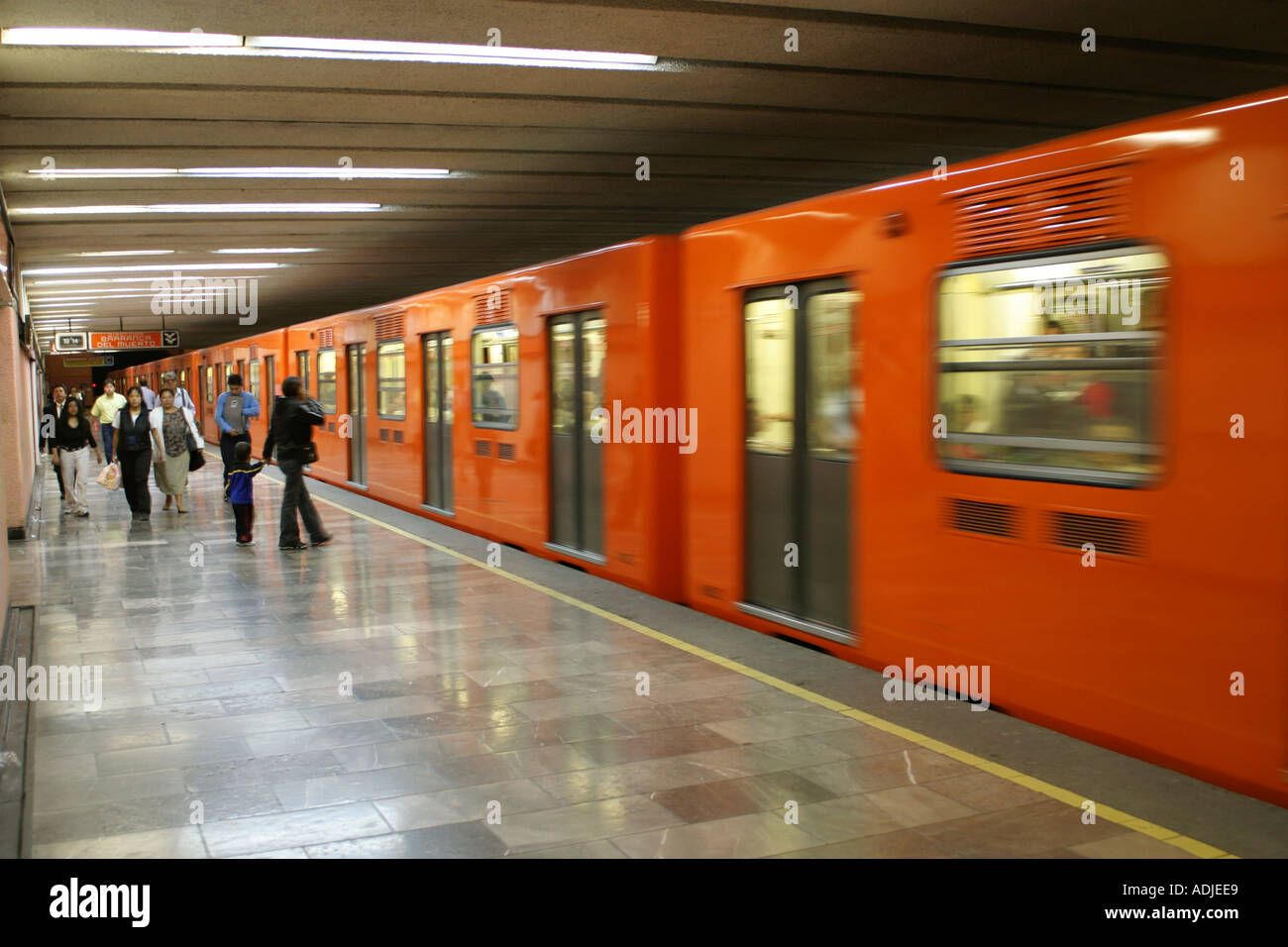 Mexico City underground station Stock Photo - Alamy