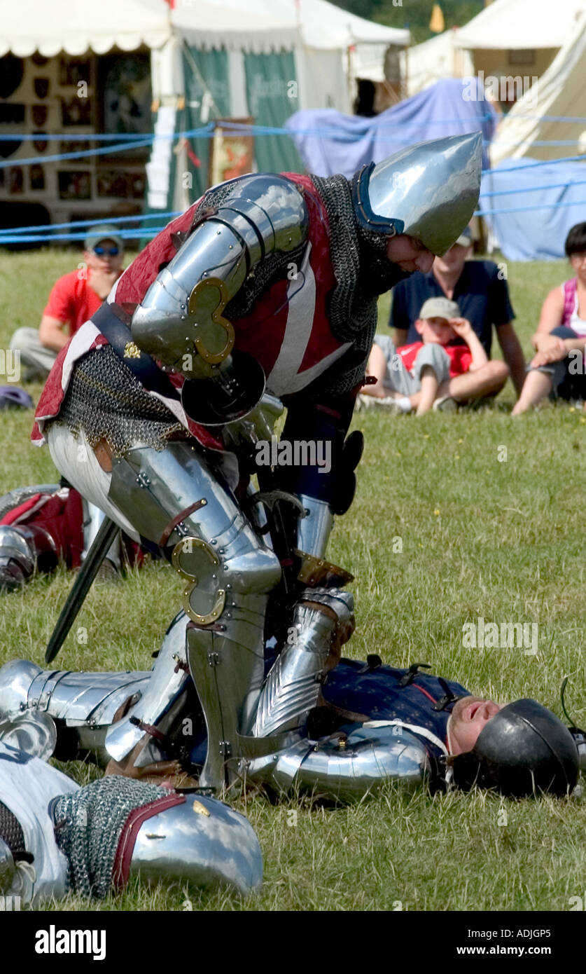 Medieval knights fighting hi-res stock photography and images - Alamy