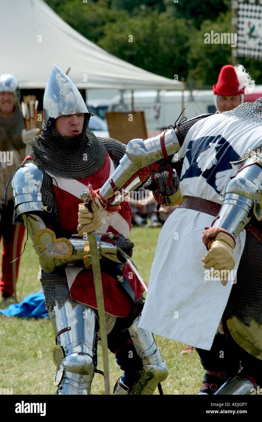 Medieval knights fighting hi-res stock photography and images - Alamy