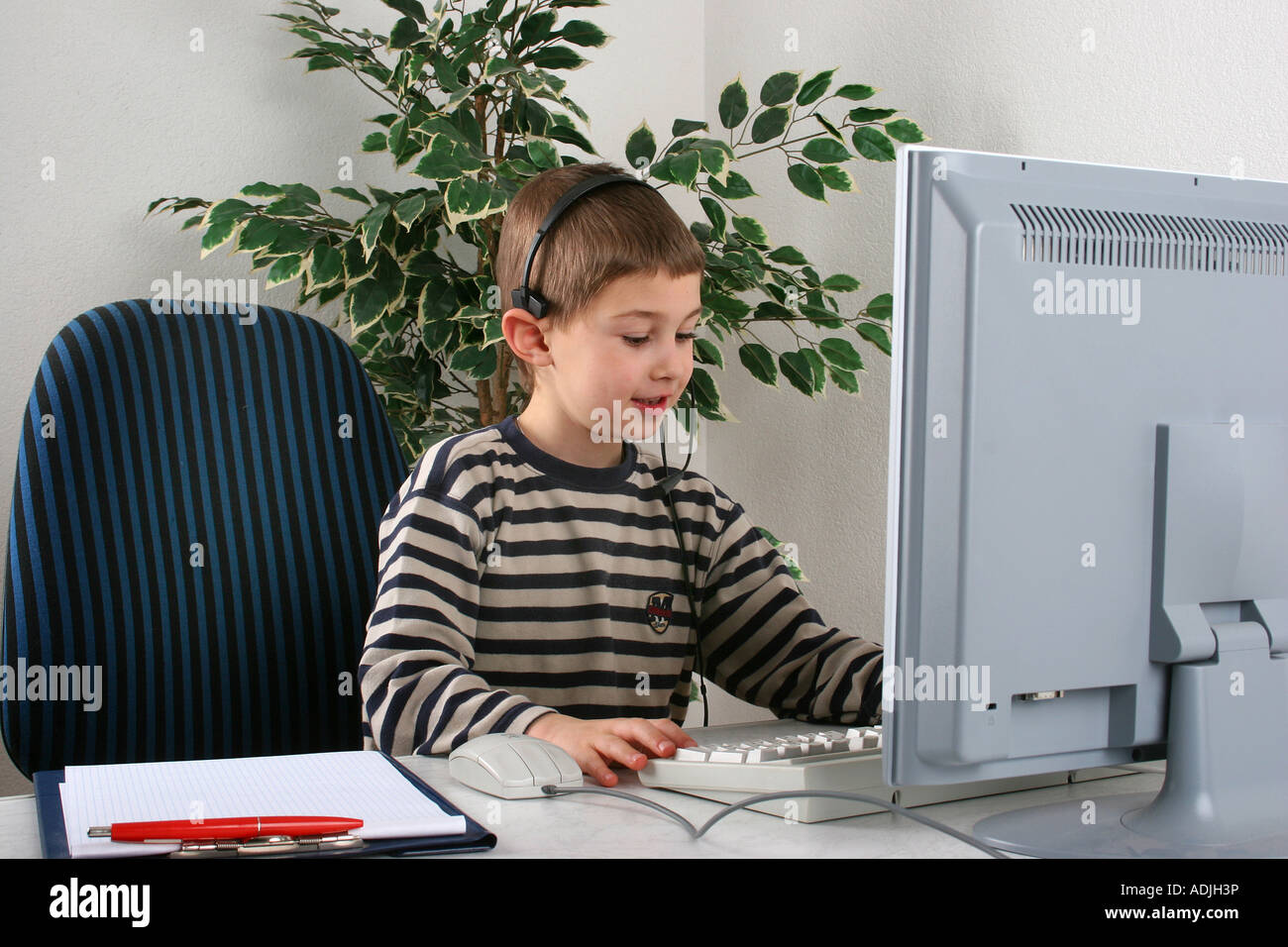 Population simulation hi-res stock photography and images - Alamy