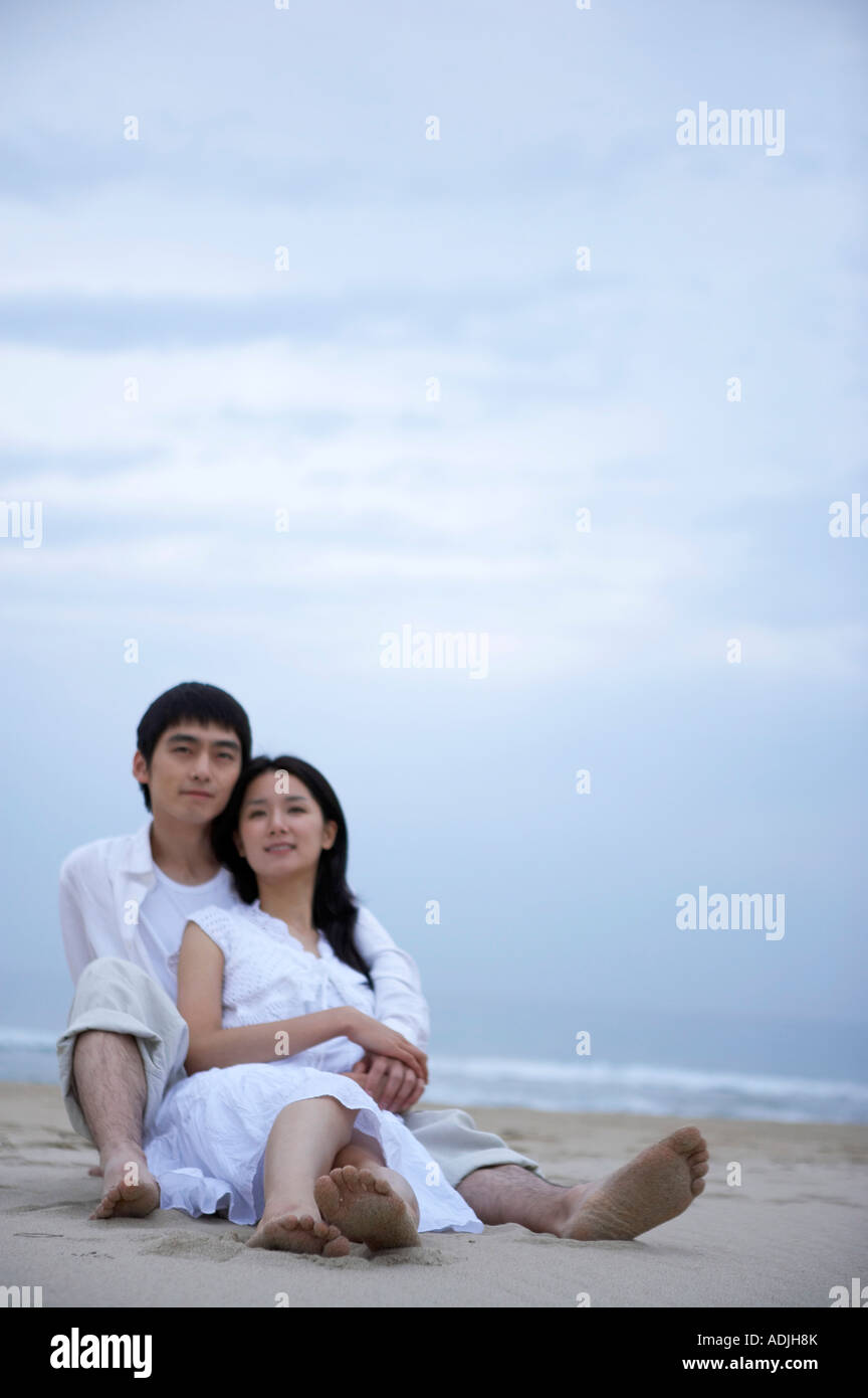 Back hug couple hi-res stock photography and images - Alamy