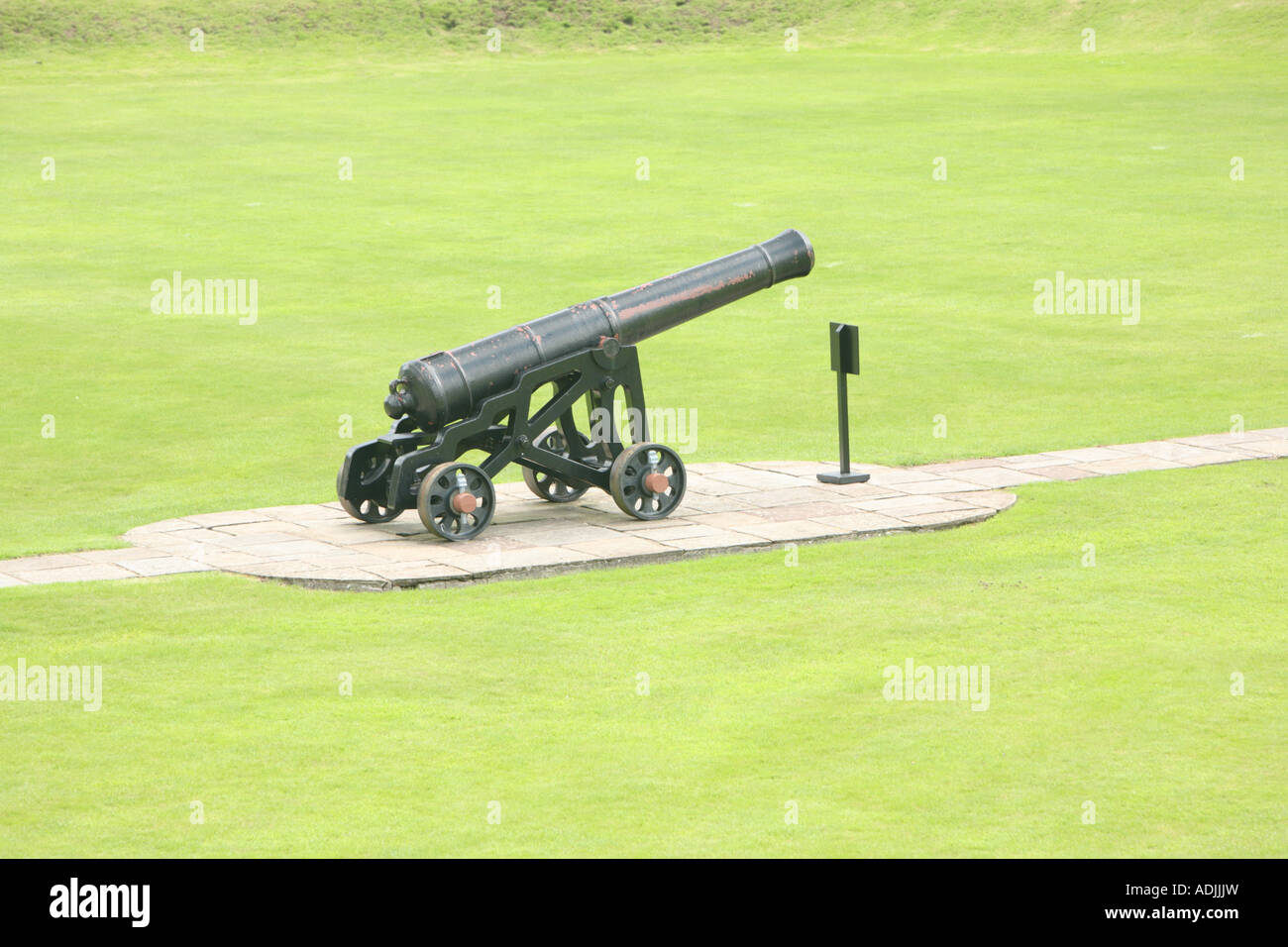 Naval cannon from HMS foudroyant Nelson's flagship at caldicot castle ...
