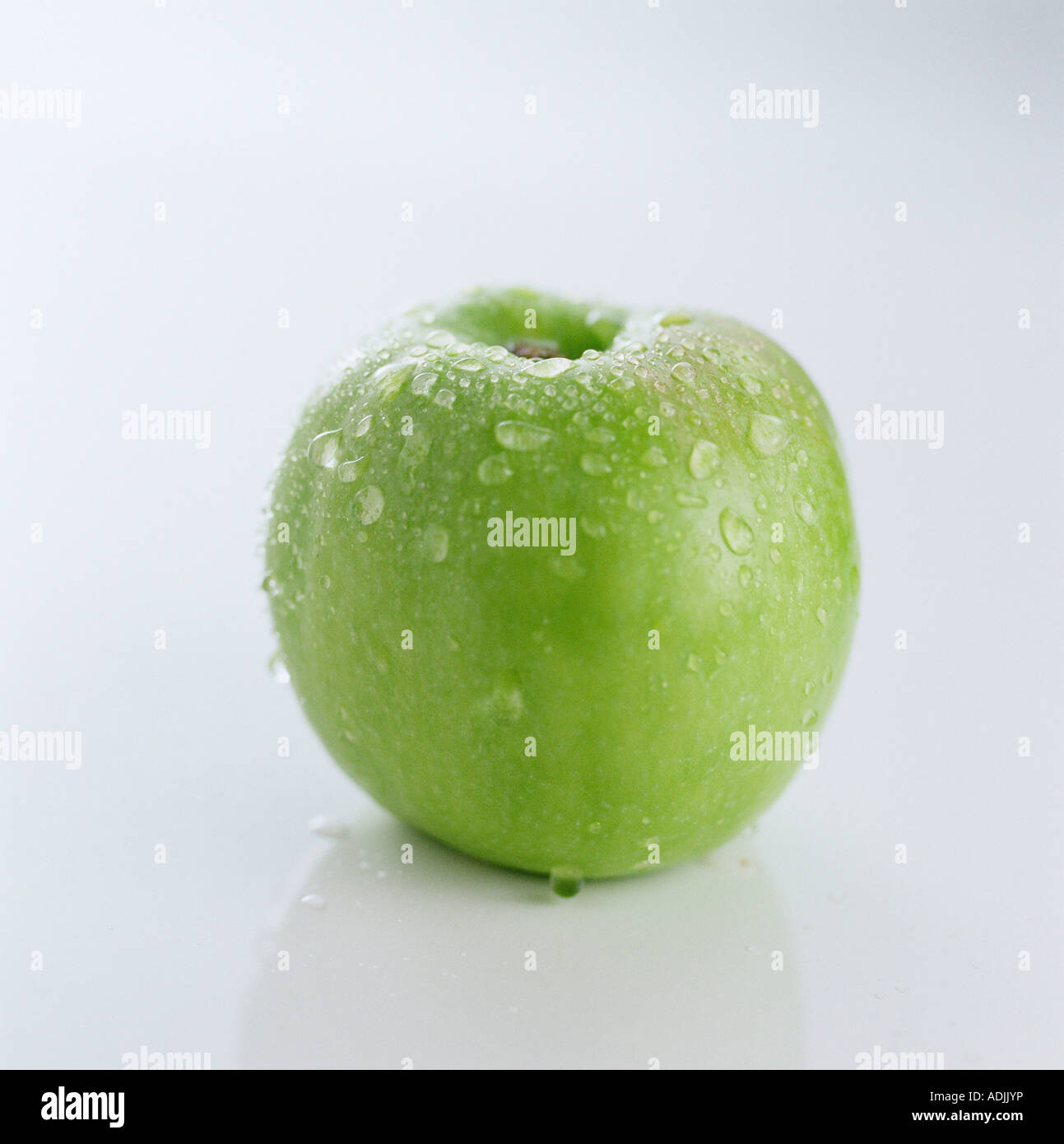 A green apple Stock Photo - Alamy