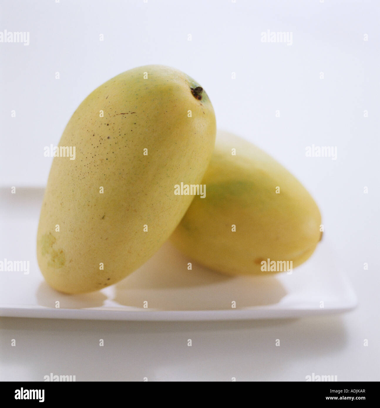 Mangoes on the plate Stock Photo - Alamy