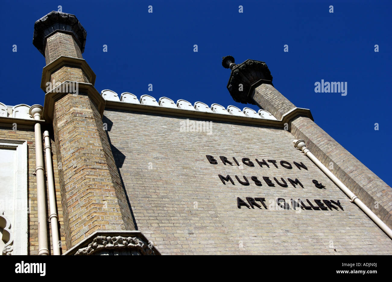 Brighton museum art gallery exterior hi-res stock photography and ...