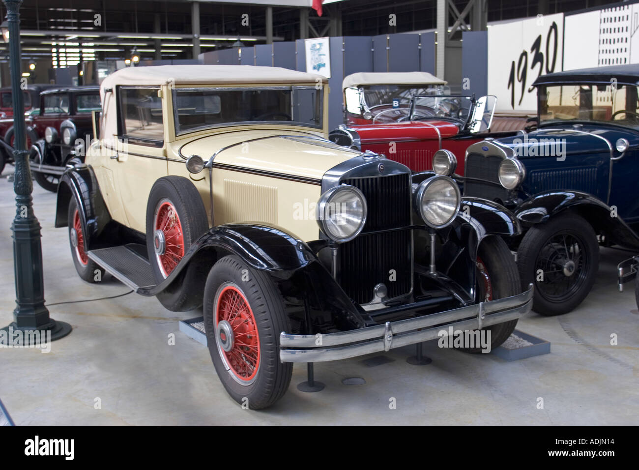 Brussels motor museum hi-res stock photography and images - Alamy