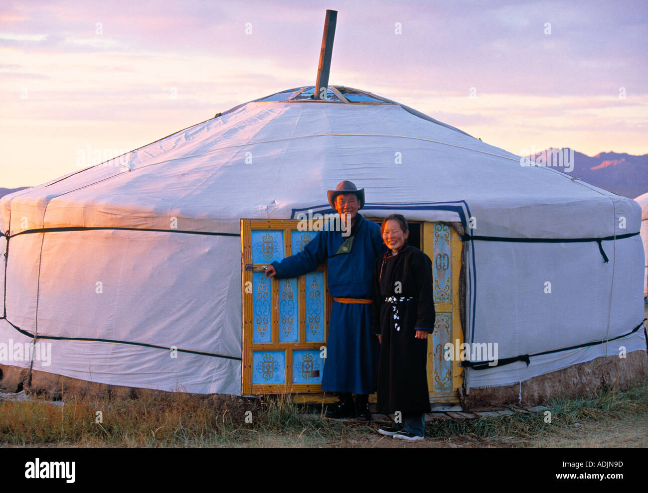 Yurts Mongolian dwellings Mongolia Stock Photo - Alamy