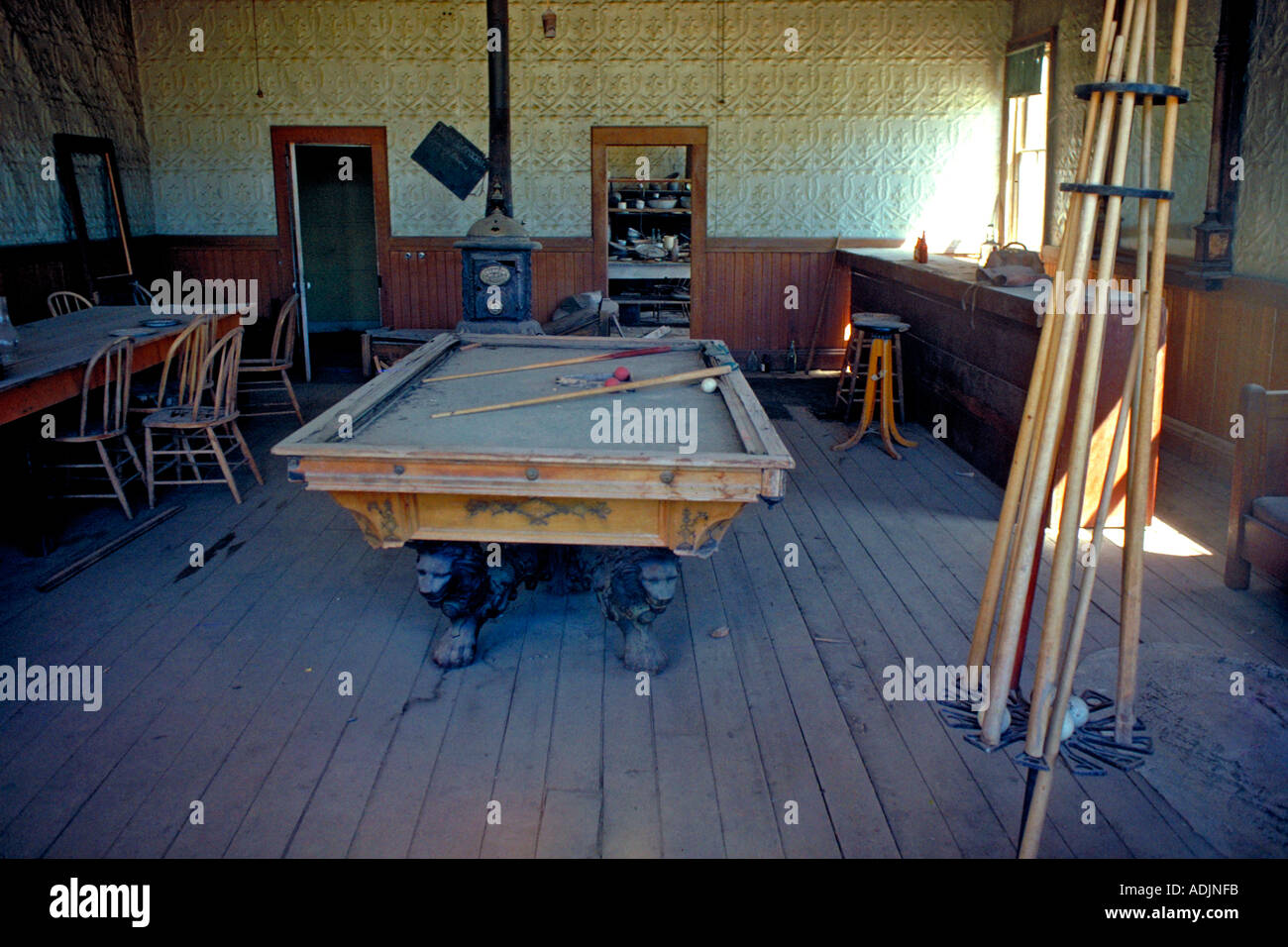 Abandoned pool hall hi-res stock photography and images - Alamy