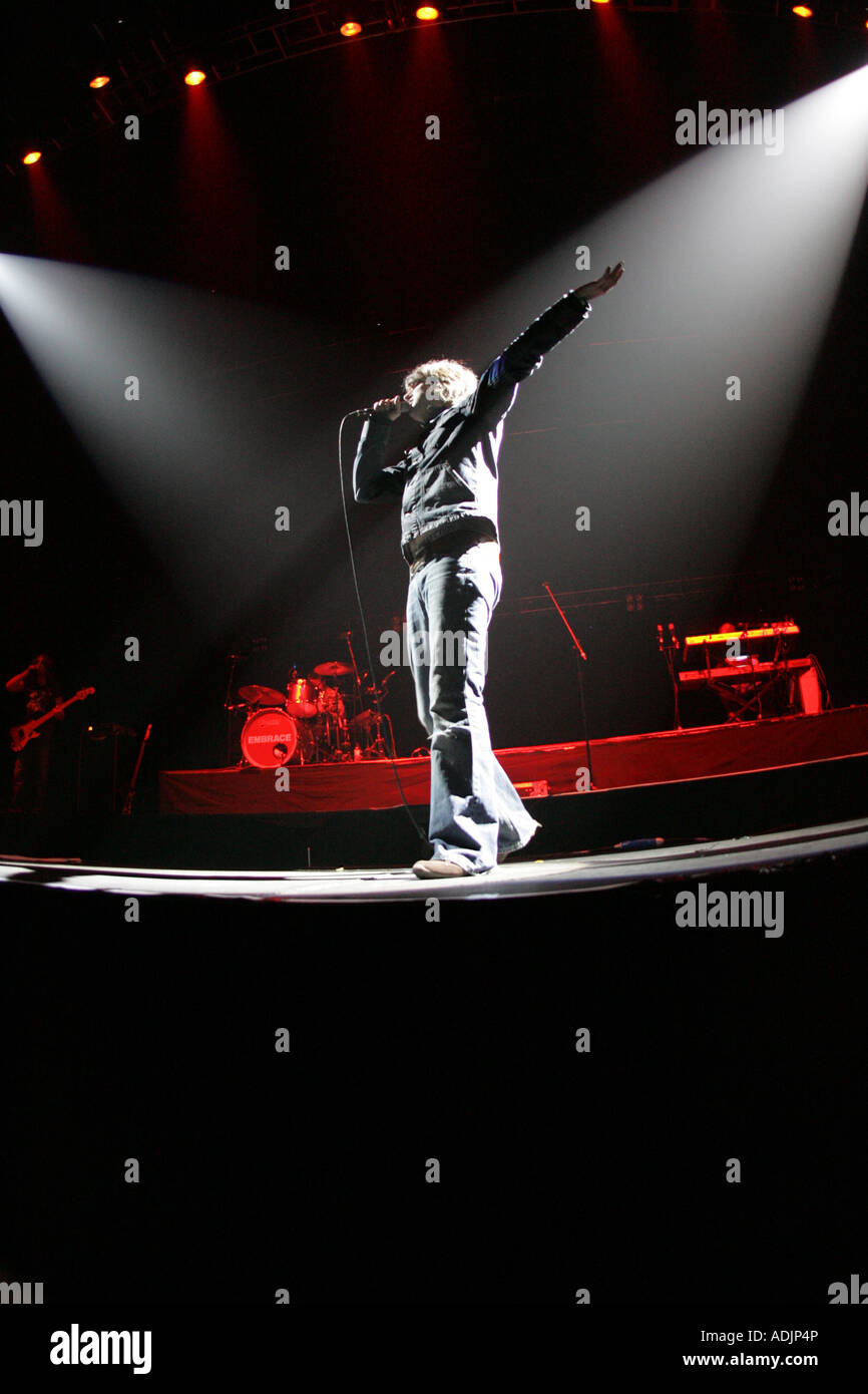 Singer performing in the spotlight Stock Photo - Alamy
