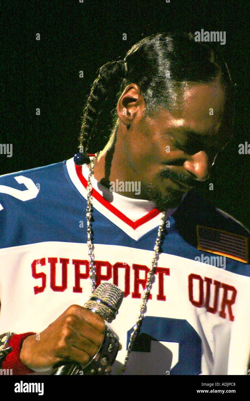Rapper Snoop Dog in concert Stock Photo - Alamy