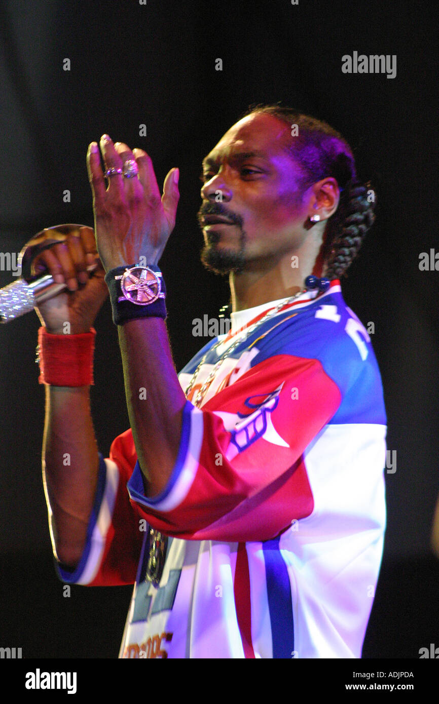 Rapper Snoop Dog in concert Stock Photo - Alamy