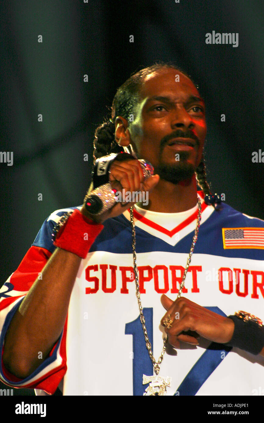 Rapper Snoop Dog in concert Stock Photo - Alamy