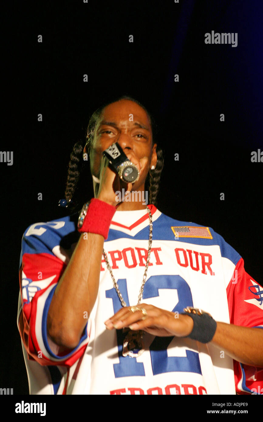 American rapper snoop dog hi-res stock photography and images - Alamy