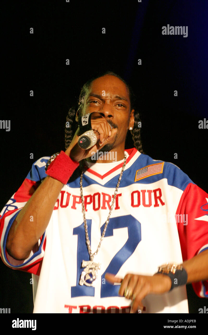 Rapper Snoop Dog in concert Stock Photo - Alamy