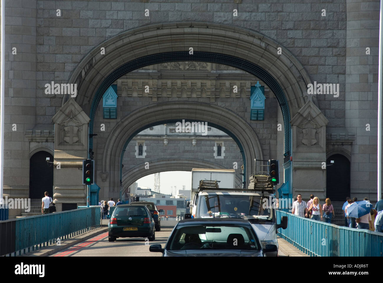 traffic crossing tower bridge in london Stock Photo - Alamy