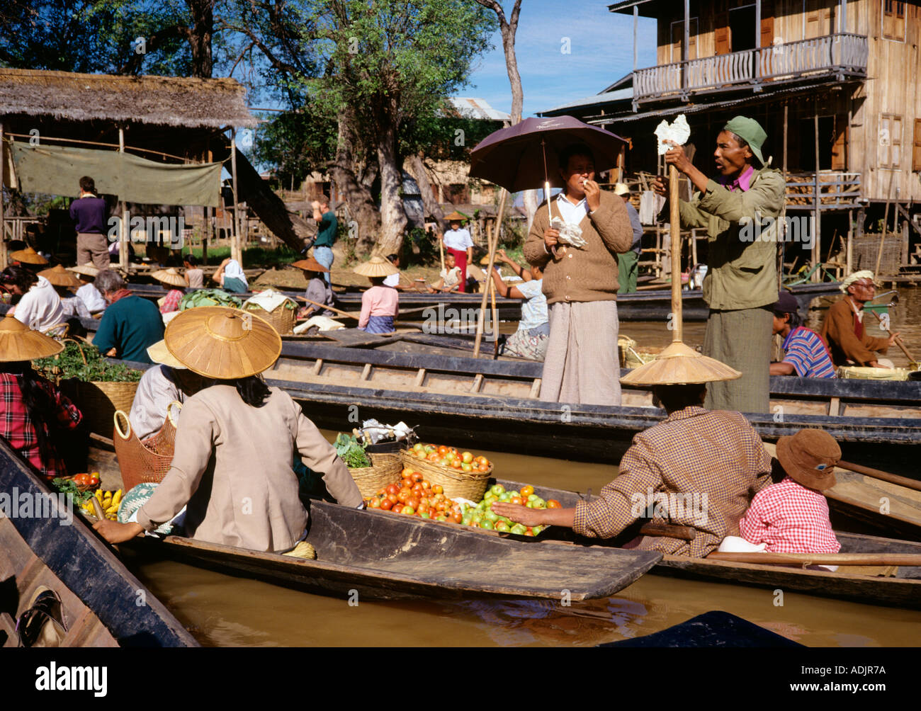 Myanmar Inle Lake Ywama Village floating market Stock Photo - Alamy