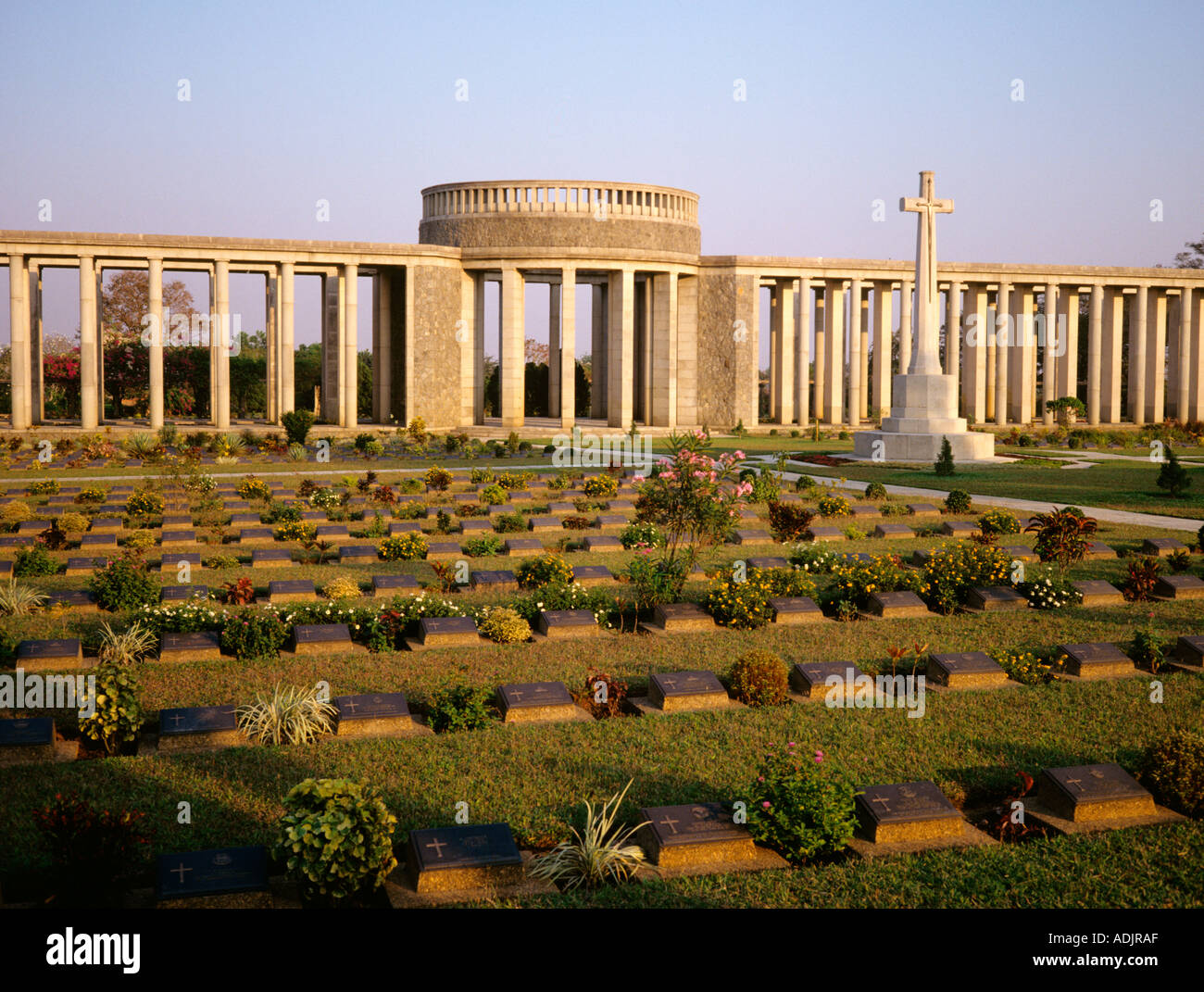 Myanmar Htaukkyan Commonwealth War Cemetery Stock Photo - Alamy