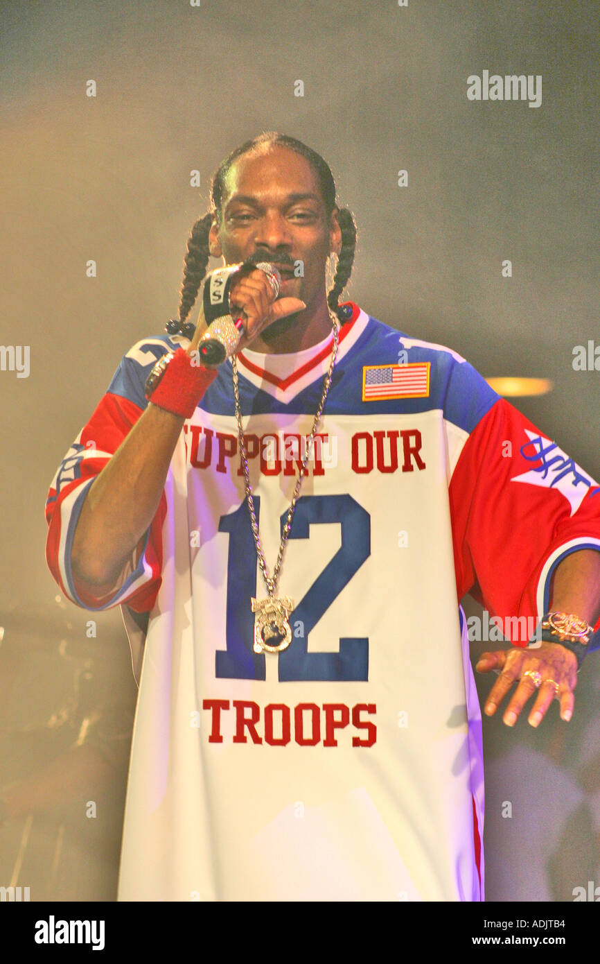 Rapper Snoop Dog in concert Stock Photo - Alamy