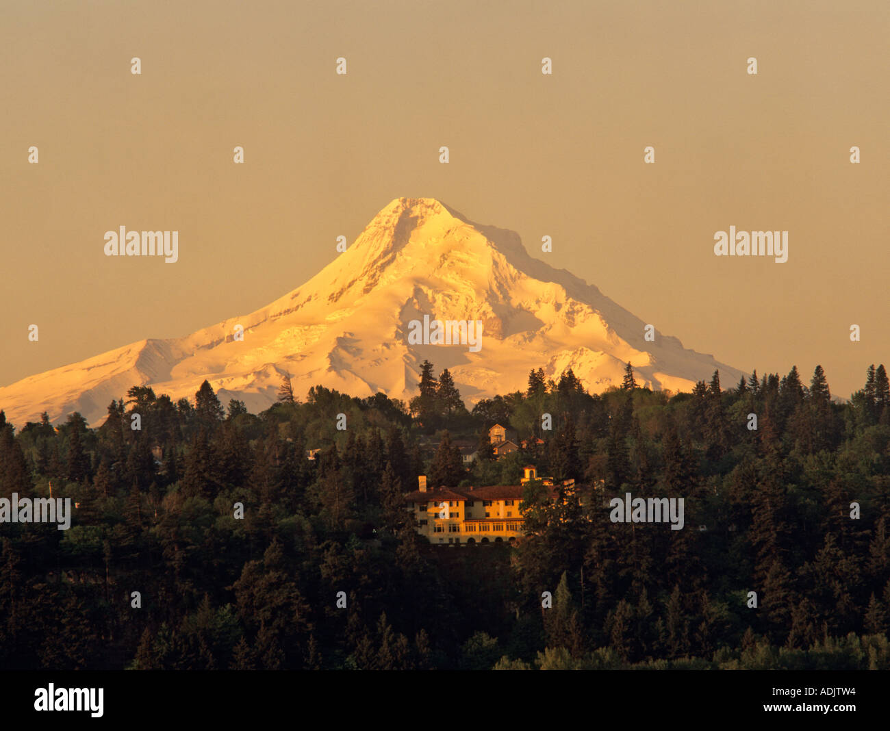 Columbia gorge hotel hi-res stock photography and images - Alamy