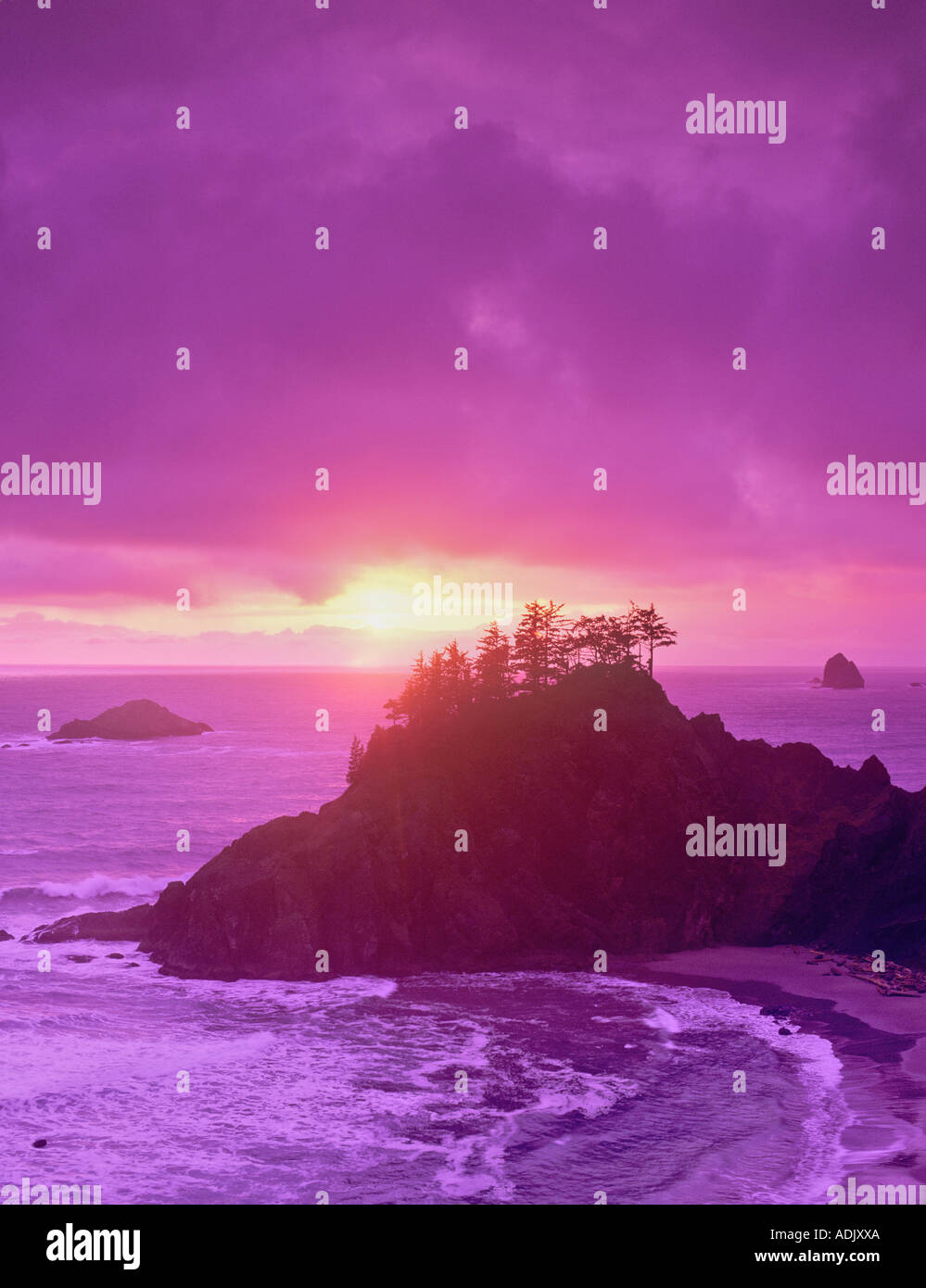 Rock formation shoreline boardman hi-res stock photography and images ...