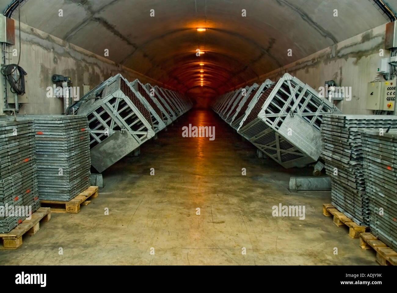 Computer processing racks hi-res stock photography and images - Alamy