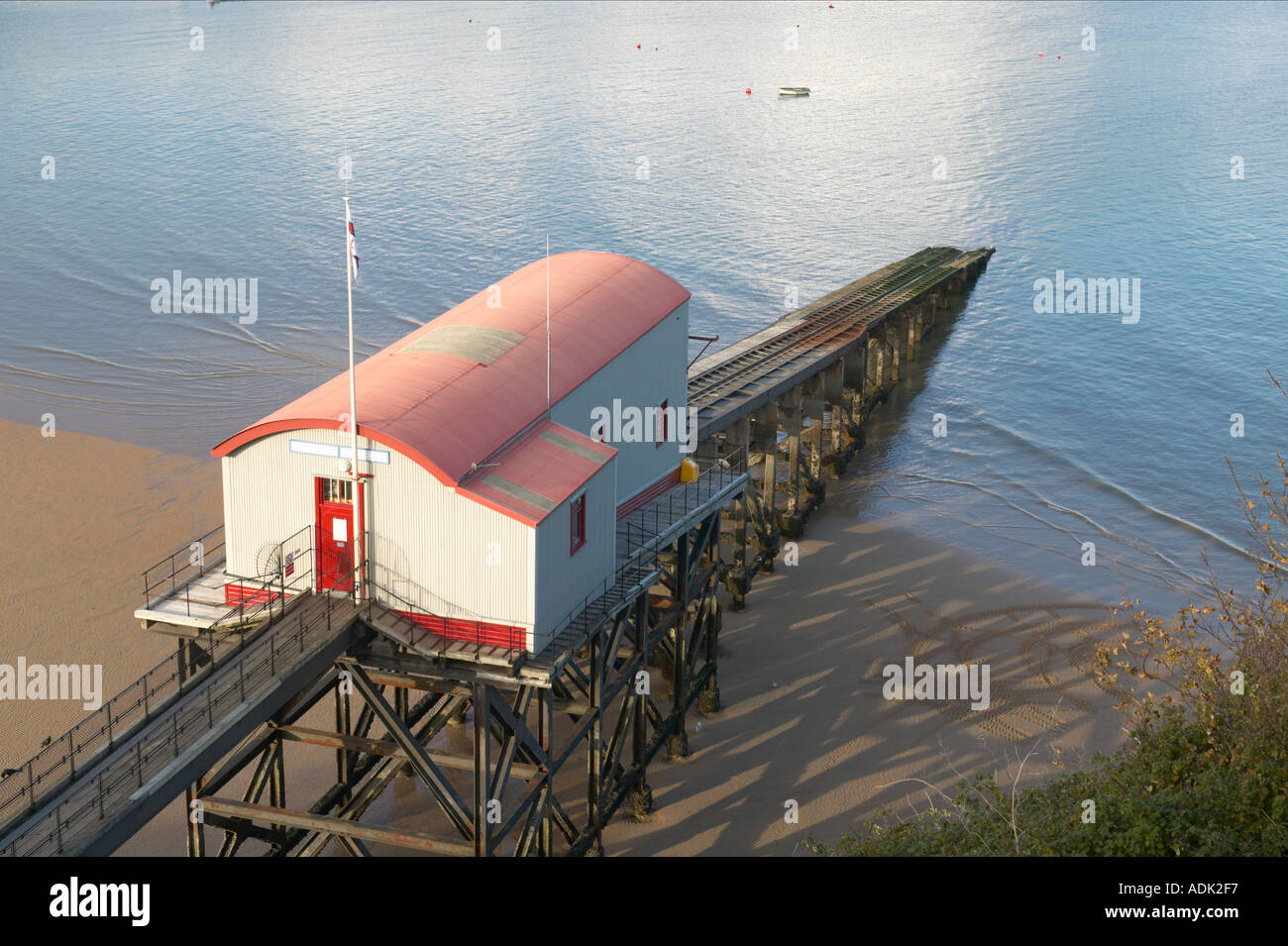 Lifeboat house hi-res stock photography and images - Alamy
