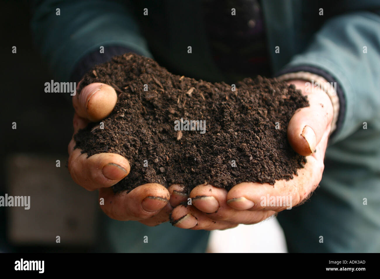 Farmers hands hi-res stock photography and images - Alamy