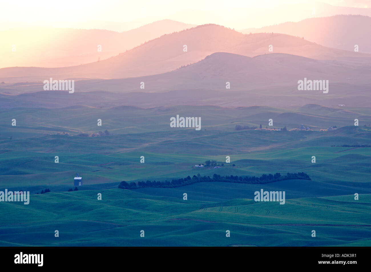 Sunsetting over land hi-res stock photography and images - Alamy
