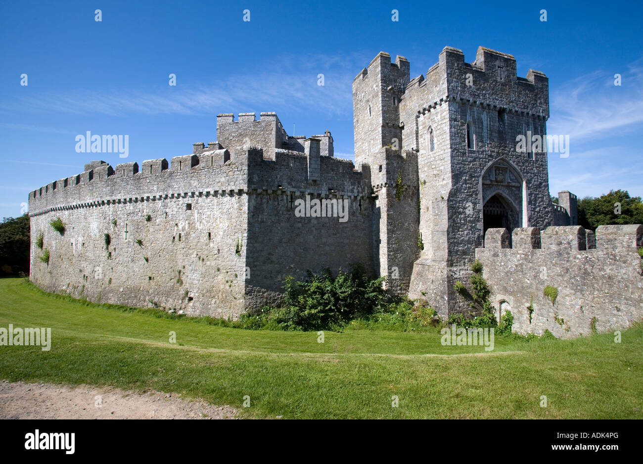 St donats castle hi-res stock photography and images - Alamy