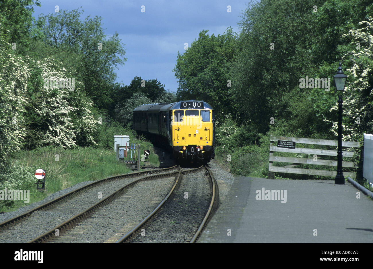 Diesel hauled train on the Battlefield Line at Shenton Station ...