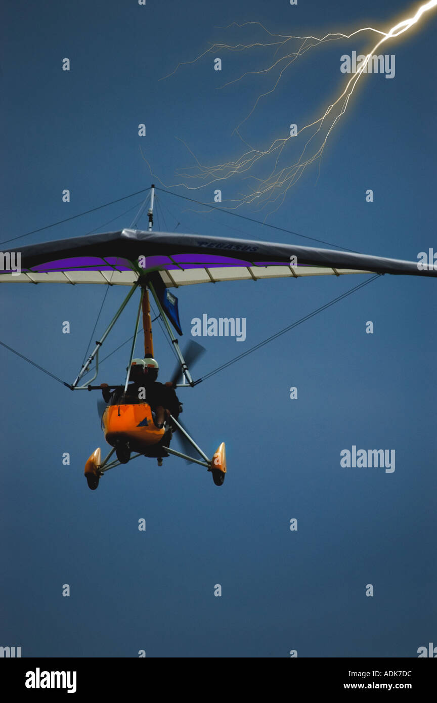 Aircraft in flight hi-res stock photography and images - Alamy