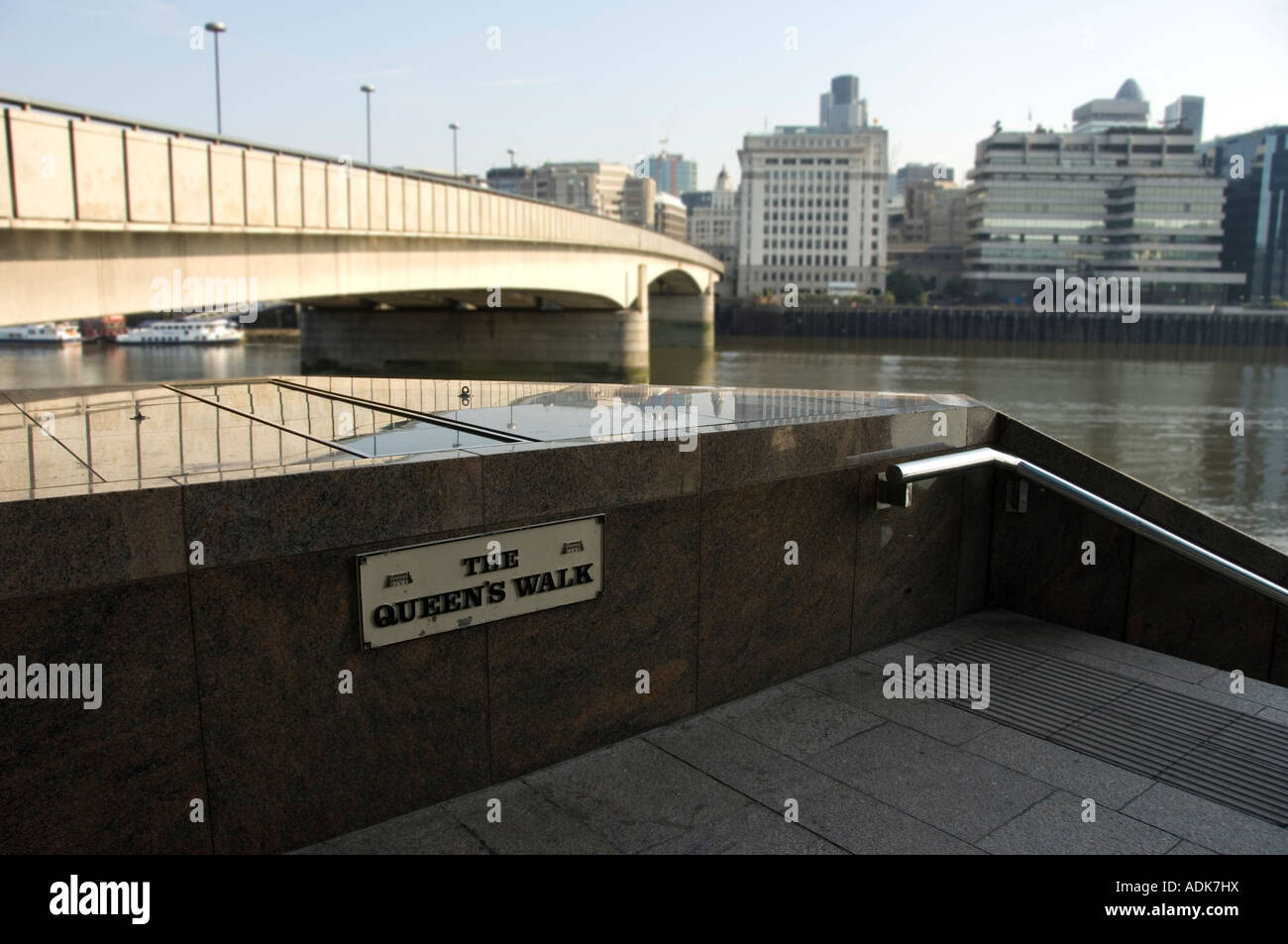 London bridge queens walk hi-res stock photography and images - Alamy