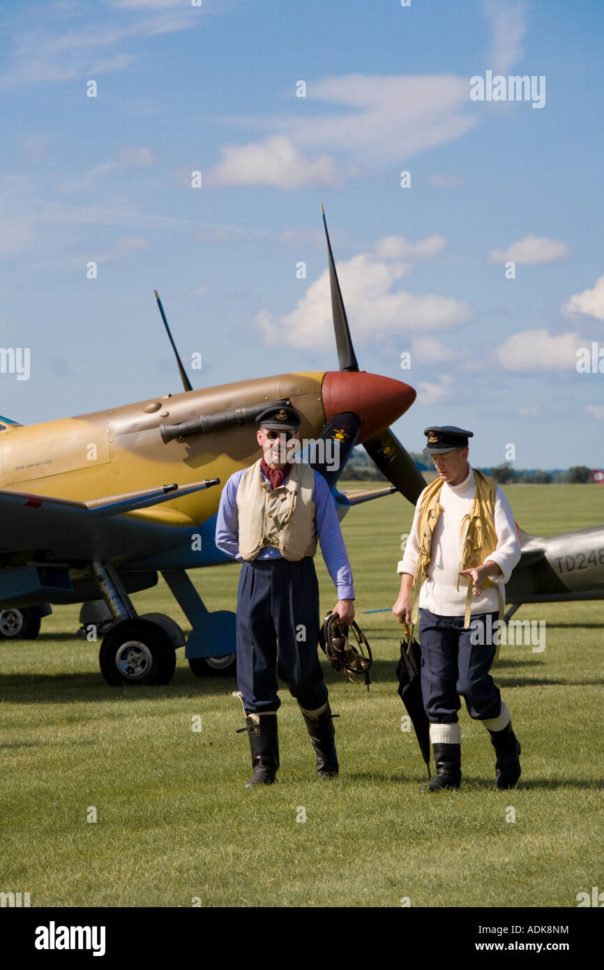 Aircrew strolling pre-flight Stock Photo - Alamy
