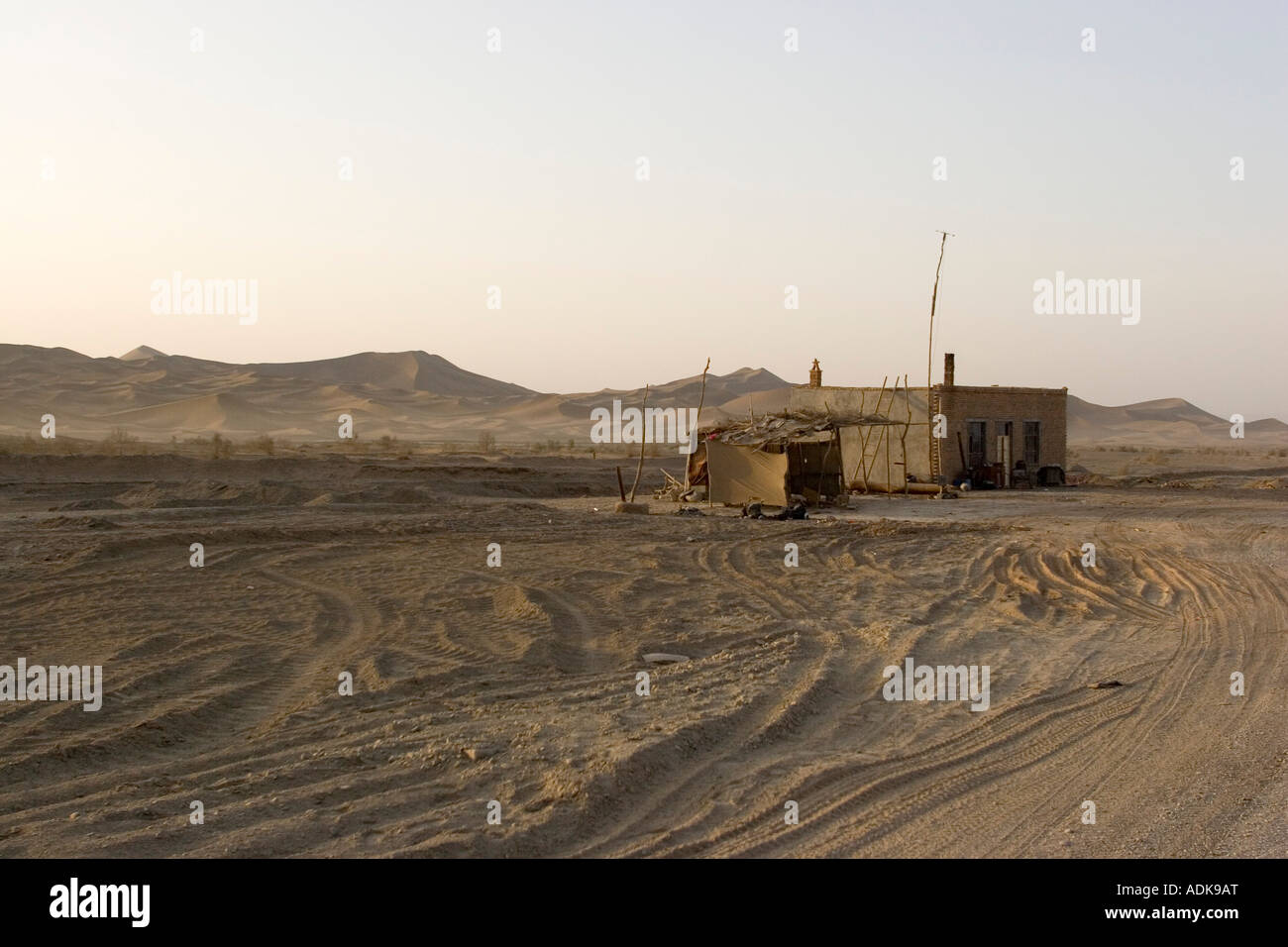 The edge of the taklakmakan desert near Turpan, Xinjiang, China Stock ...