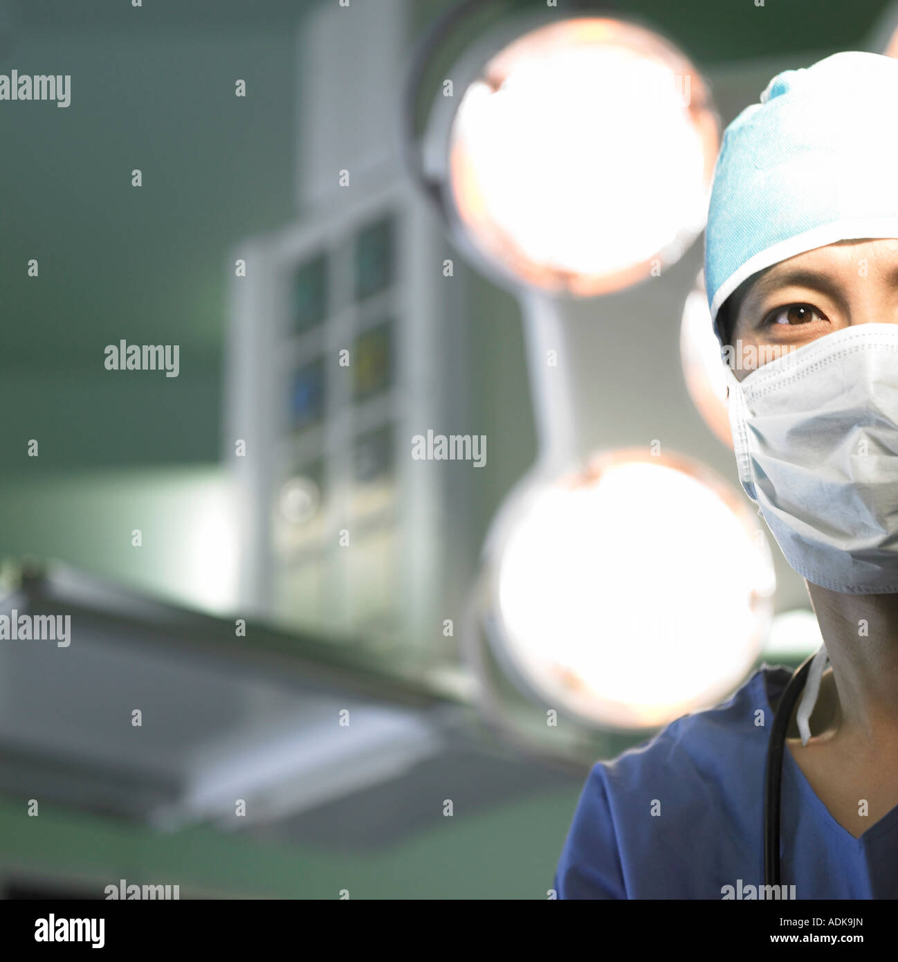 medicine a doctor in an operating room Stock Photo - Alamy