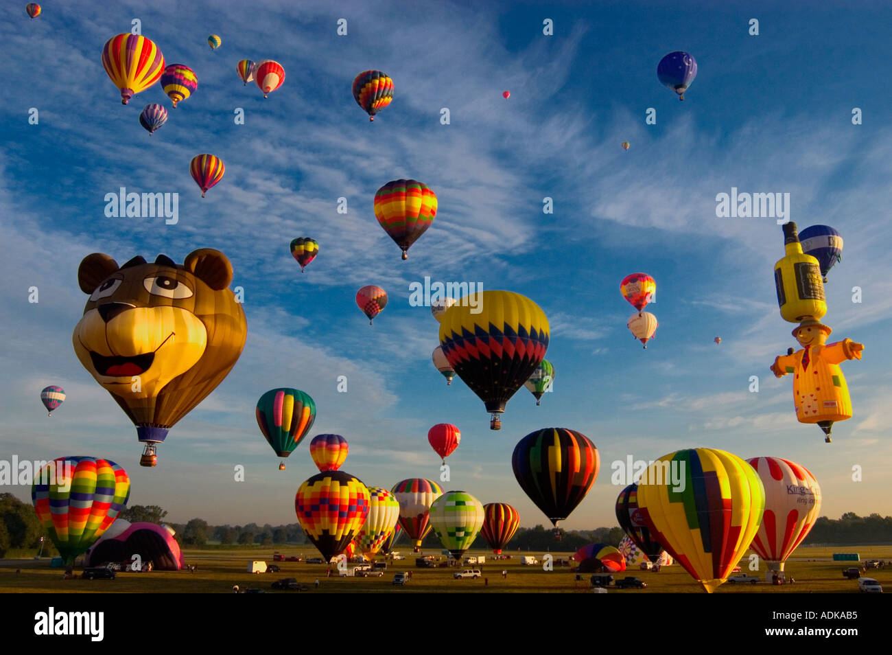 Hot air balloons during balloon race Stock Photo - Alamy