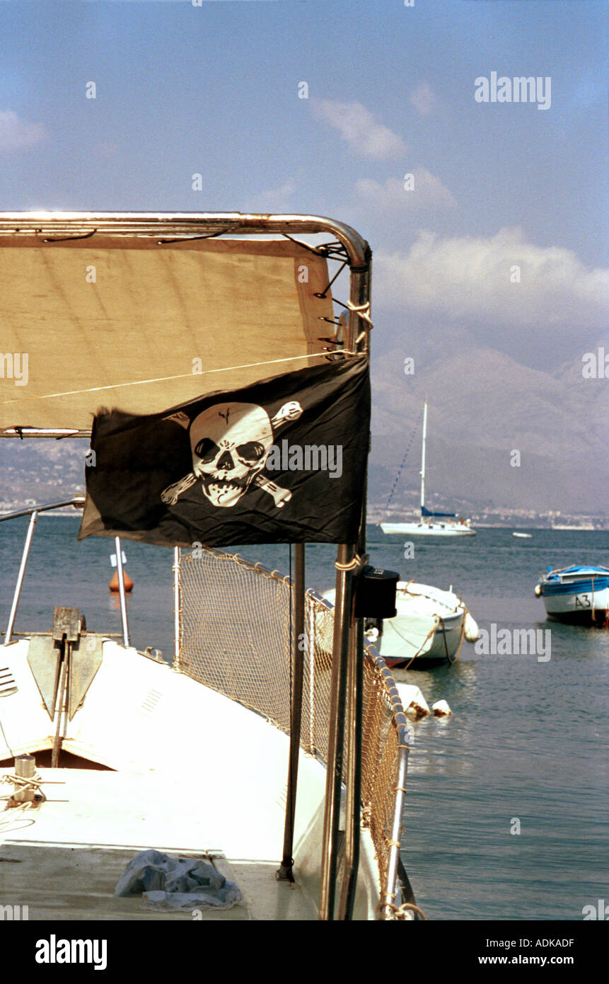 pirate flag on modern boat Stock Photo - Alamy