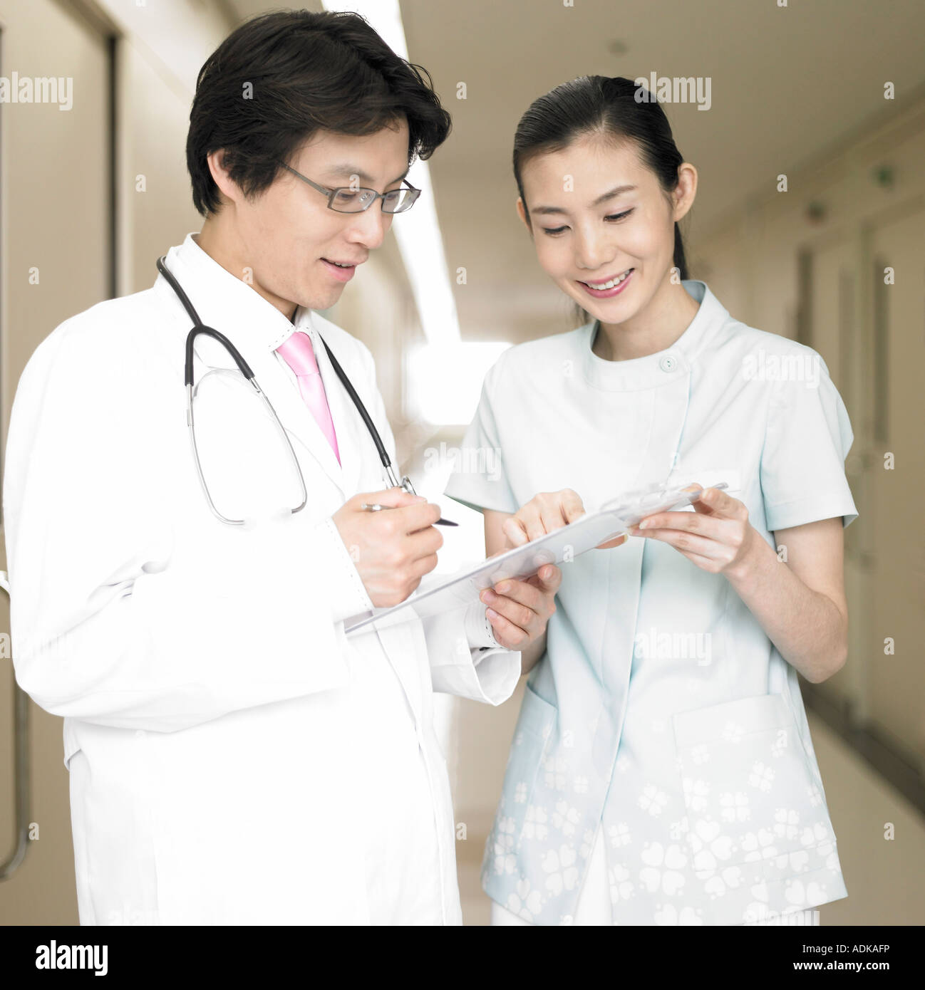medicine a doctor and a nurse holding a medical chart Stock Photo - Alamy