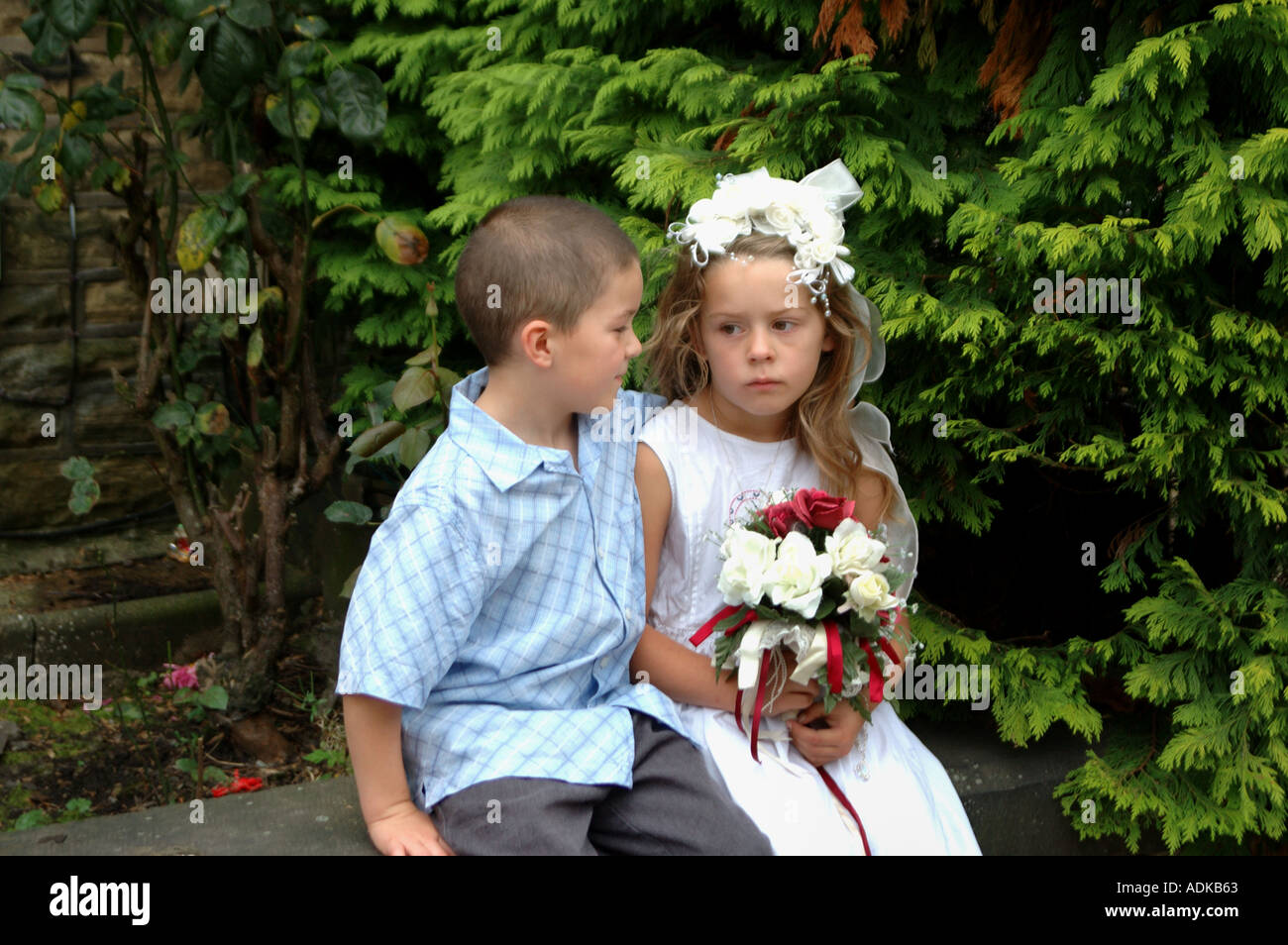 Children teamwork suitcase hi-res stock photography and images - Alamy