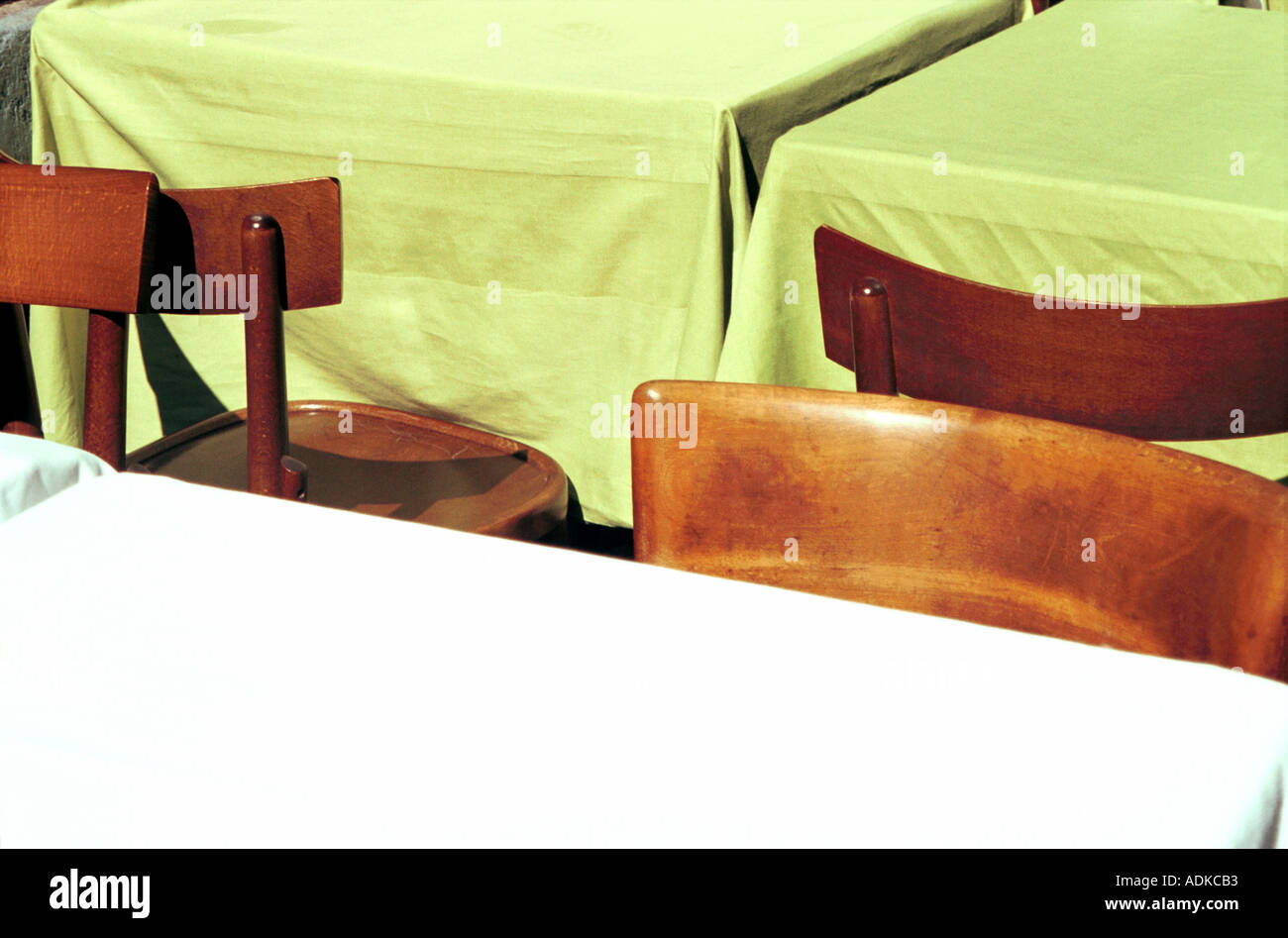 Cleared tables hi-res stock photography and images - Alamy