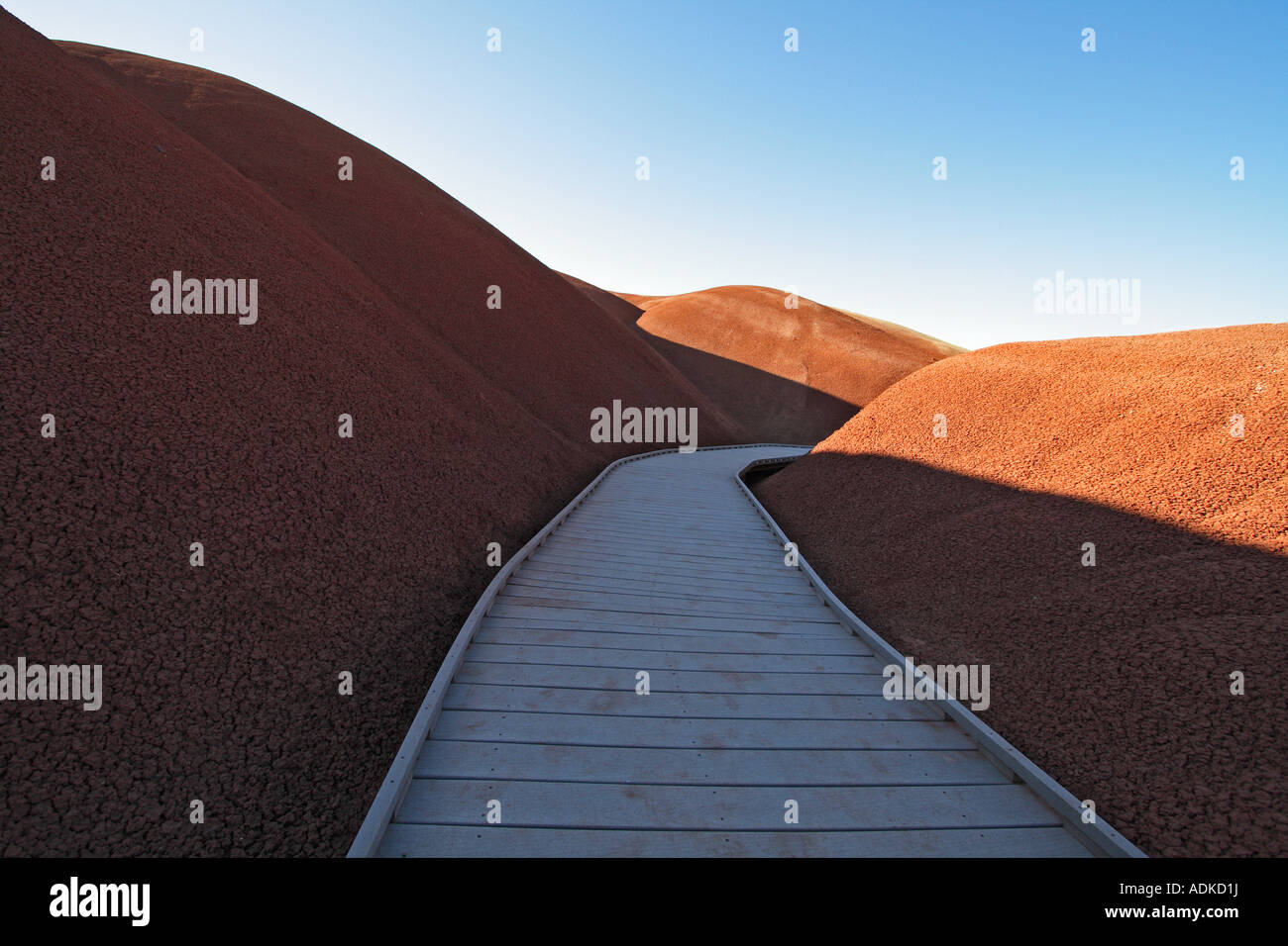 Red and green painted walkway hi-res stock photography and images - Alamy