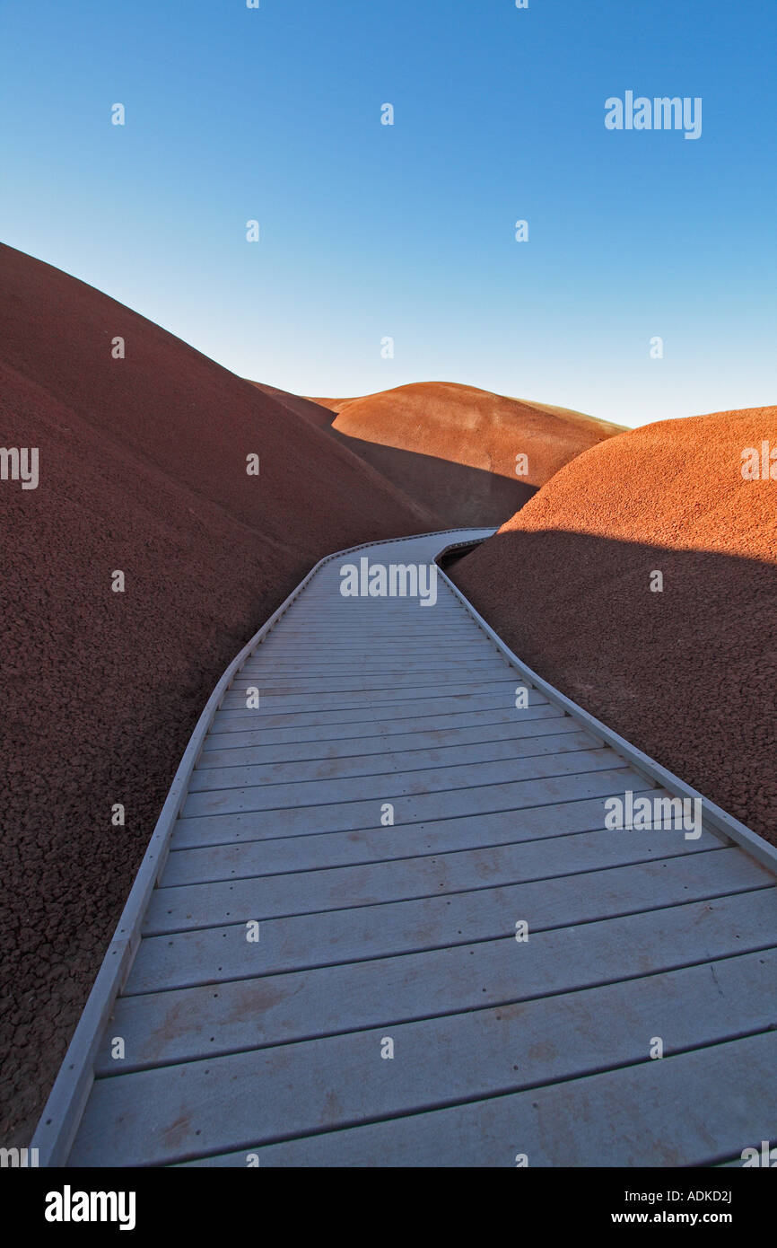 Red and green painted walkway hi-res stock photography and images - Alamy