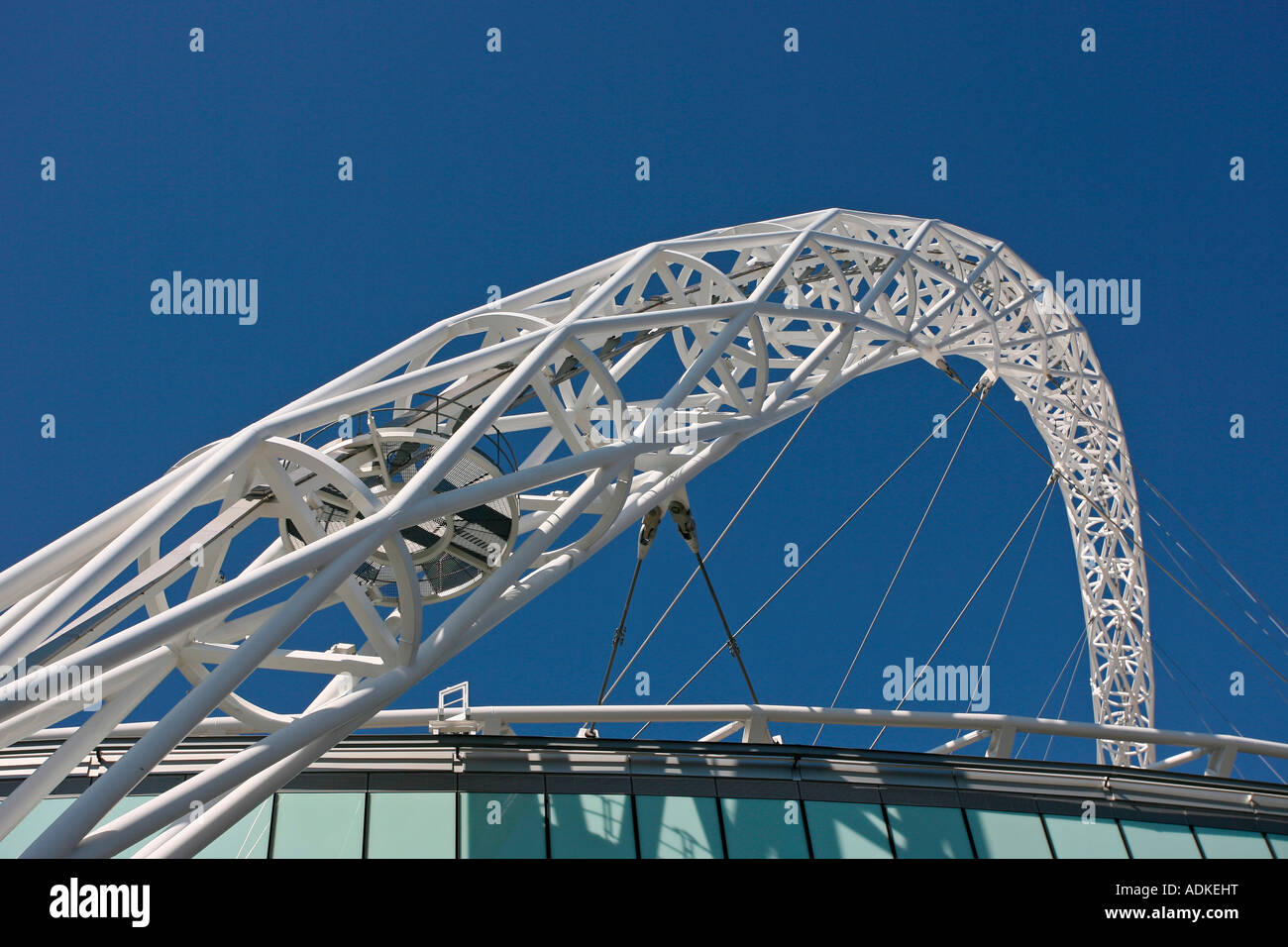 Construction new wembley stadium arch hi-res stock photography and ...