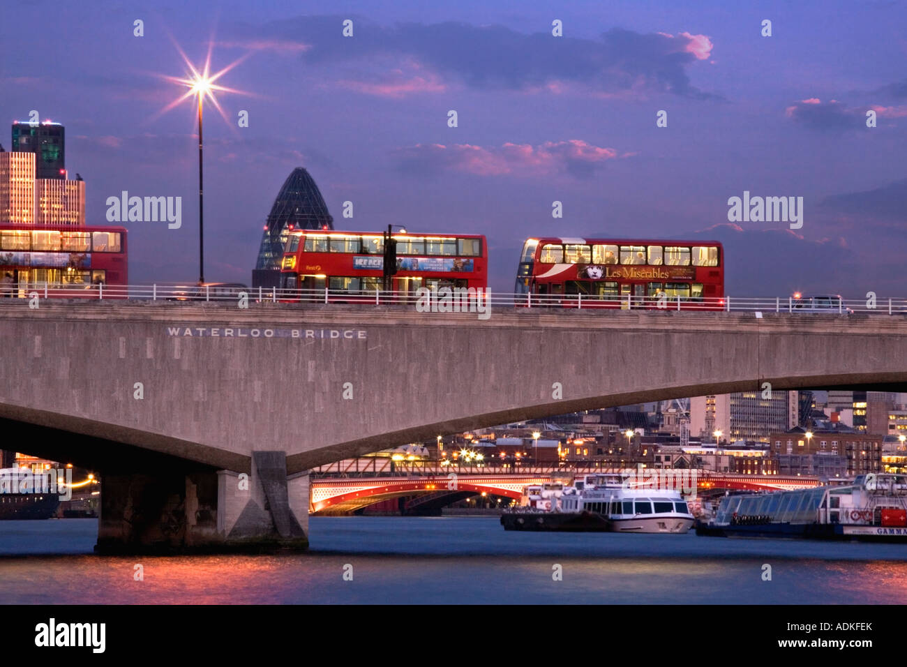 waterloo bridge buses Stock Photo - Alamy