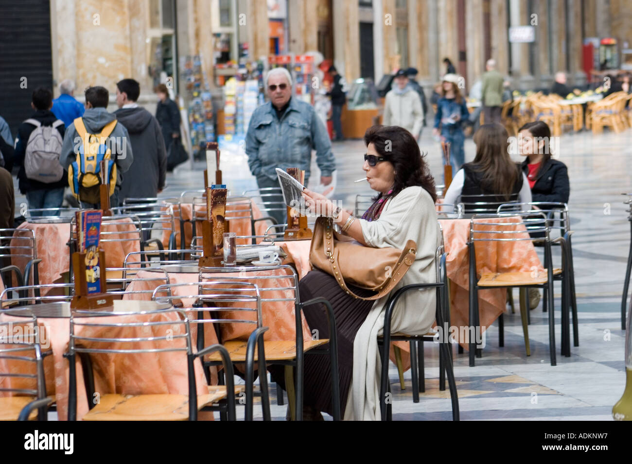 Galeria cafe hi-res stock photography and images - Alamy